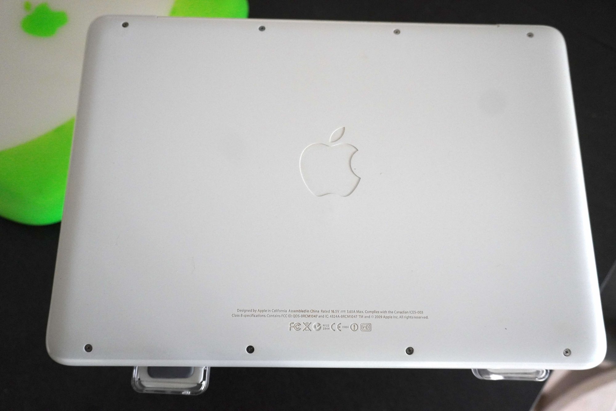 Mid 2010 MacBook - One of the best designed Intel MacBook's Mid 2010 MacBook - One of the best designed Intel MacBook's