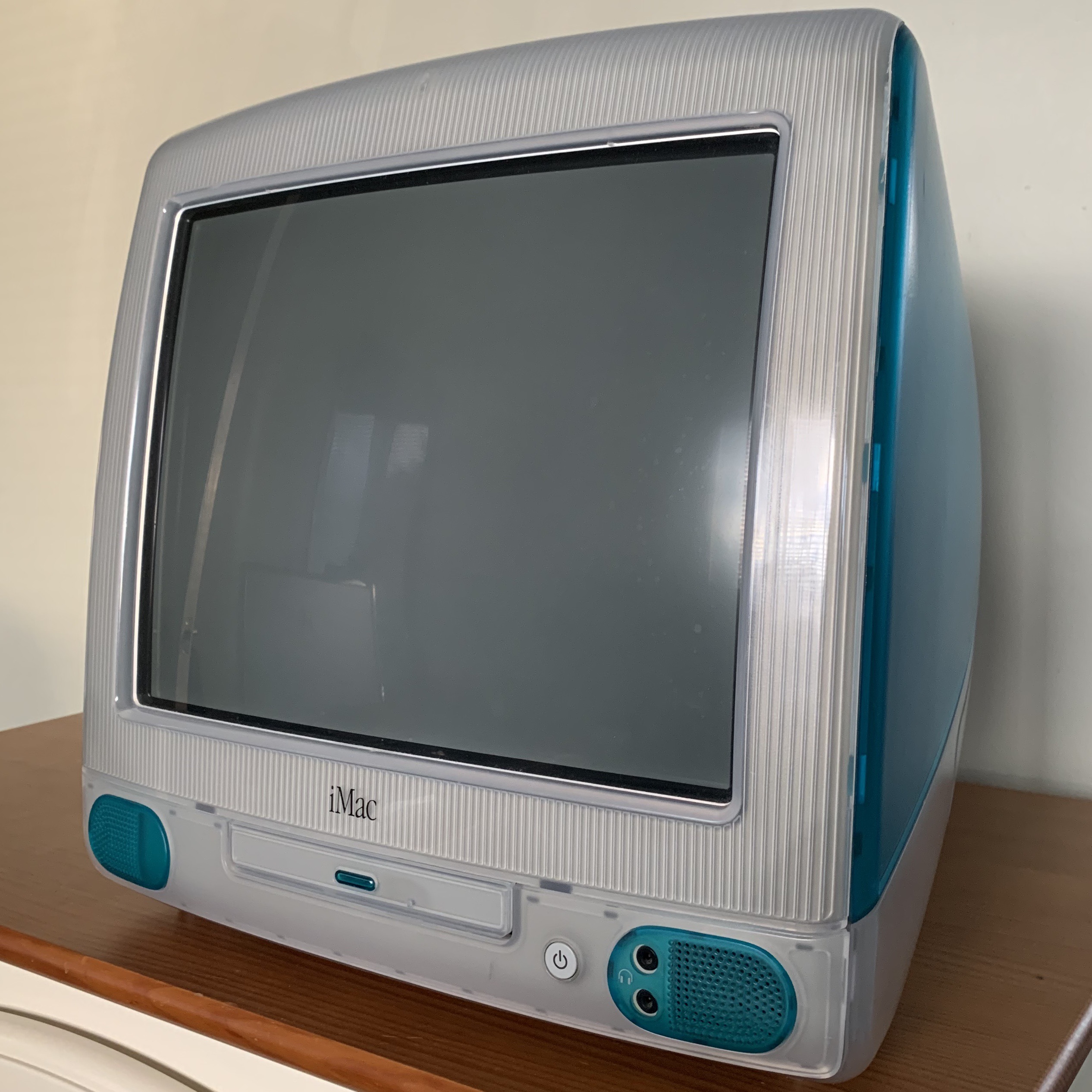 Designer Brings iMac G3 to Life With Cute iBot G3 Toy - MacRumors
