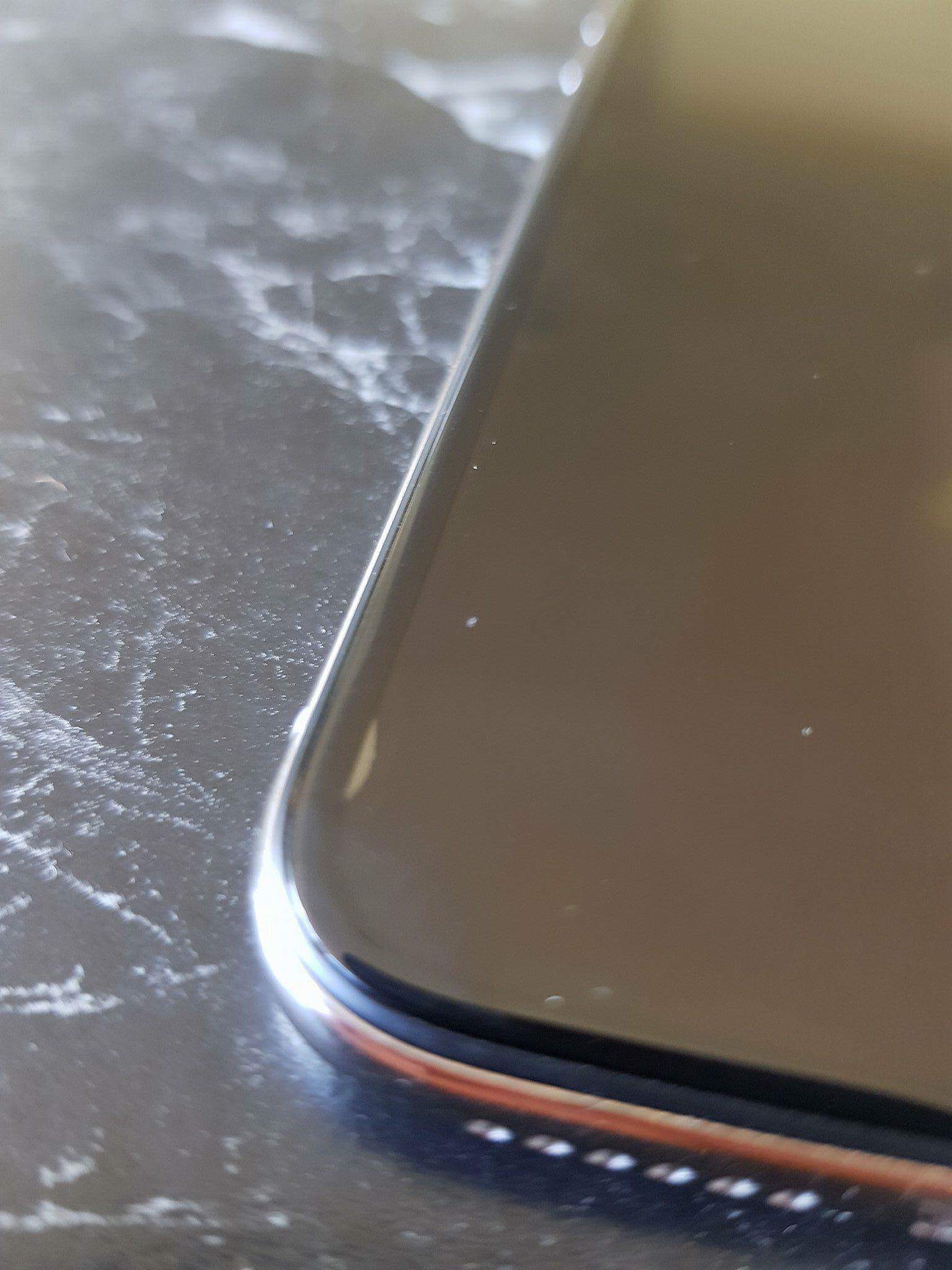 Anyone else’s iPhone X’s screen peeling underneath?? | MacRumors Forums