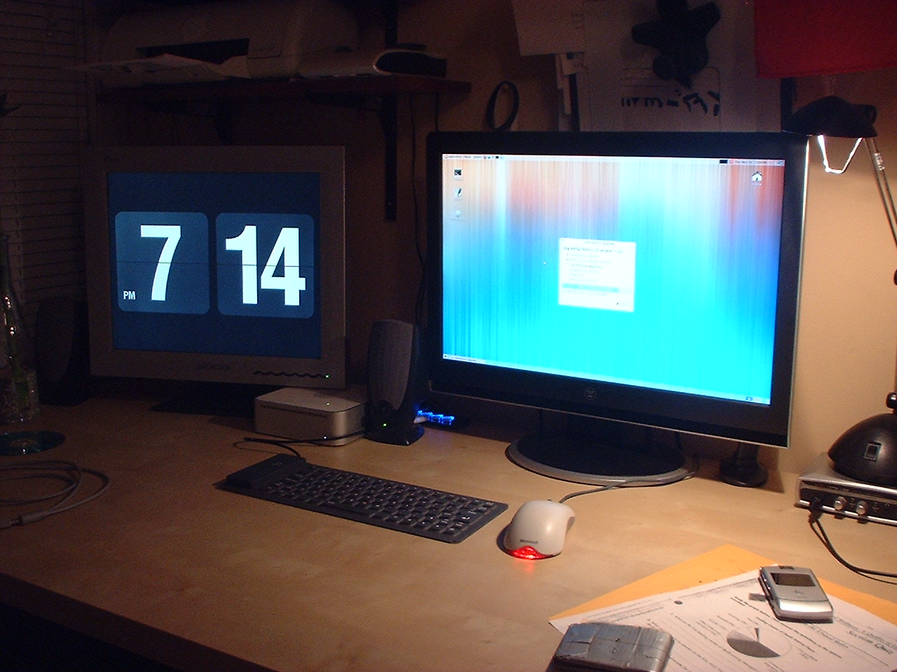 Dual-display: Make one display always show a big clock. | MacRumors Forums