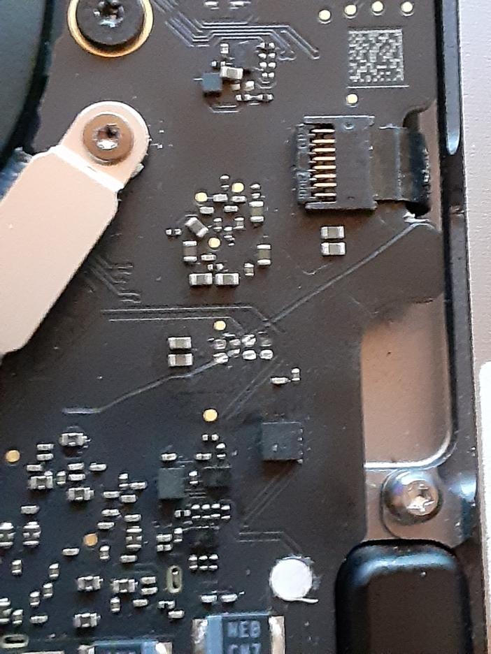 Missing components on MacBook Pro Motherboard | MacRumors Forums Missing components on MacBook Pro Motherboard | MacRumors Forums